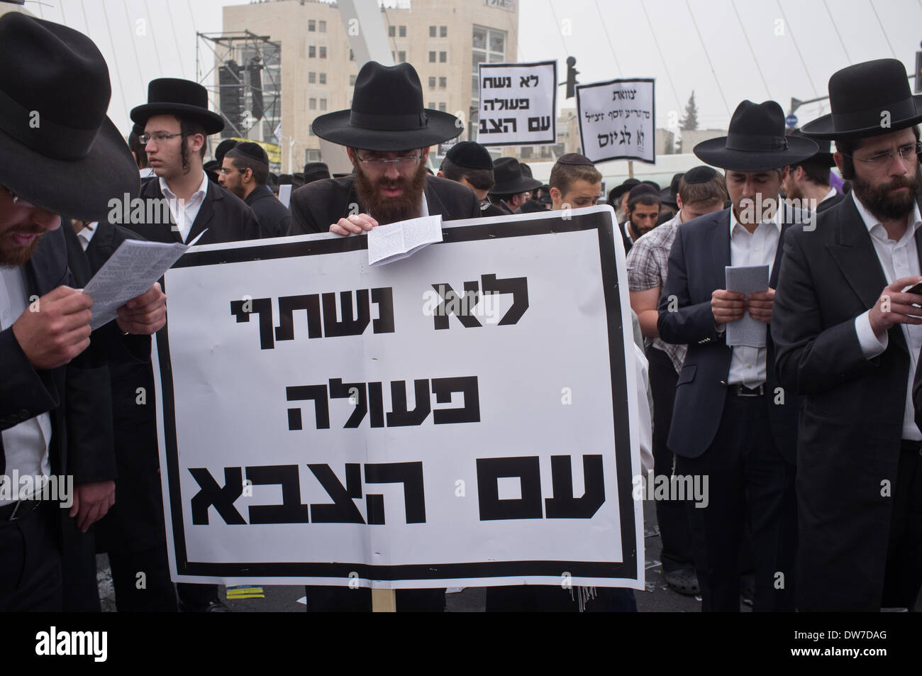 Hundreds thousands ultra orthodox haredi jews hi-res stock photography ...