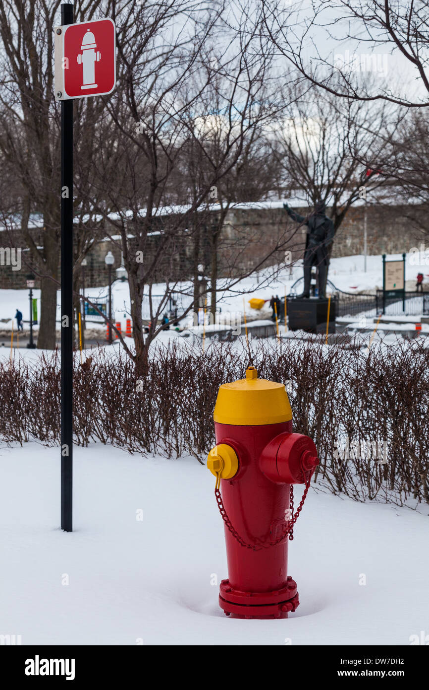 Water hydrant sign hi-res stock photography and images - Alamy