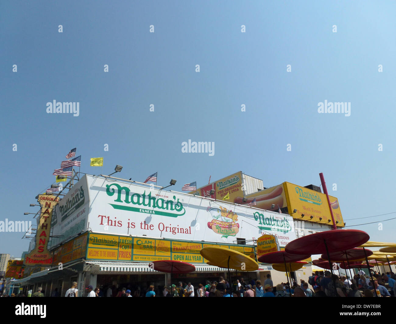 Brooklyn, New York, USA. 21st Aug, 2013. People queue at Nathan?s ...