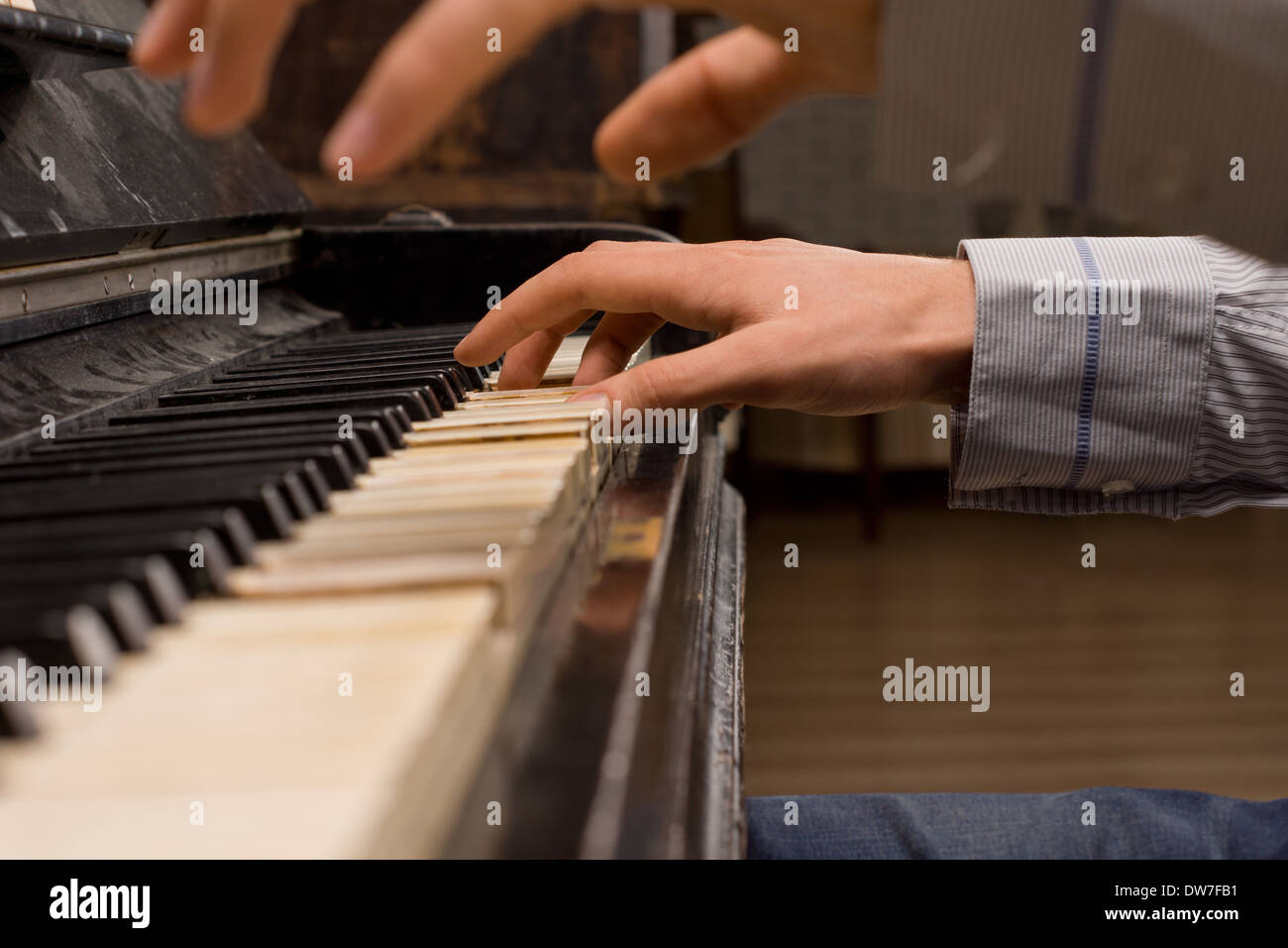 Striking chords hi-res stock photography and images - Alamy