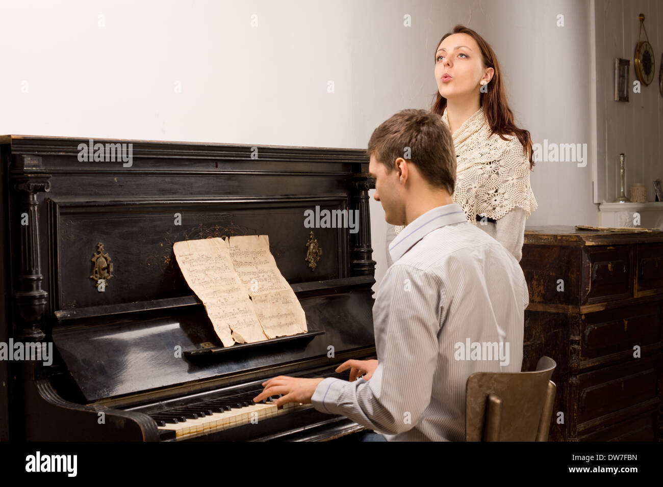 Duet and singing hi-res stock photography and images - Alamy