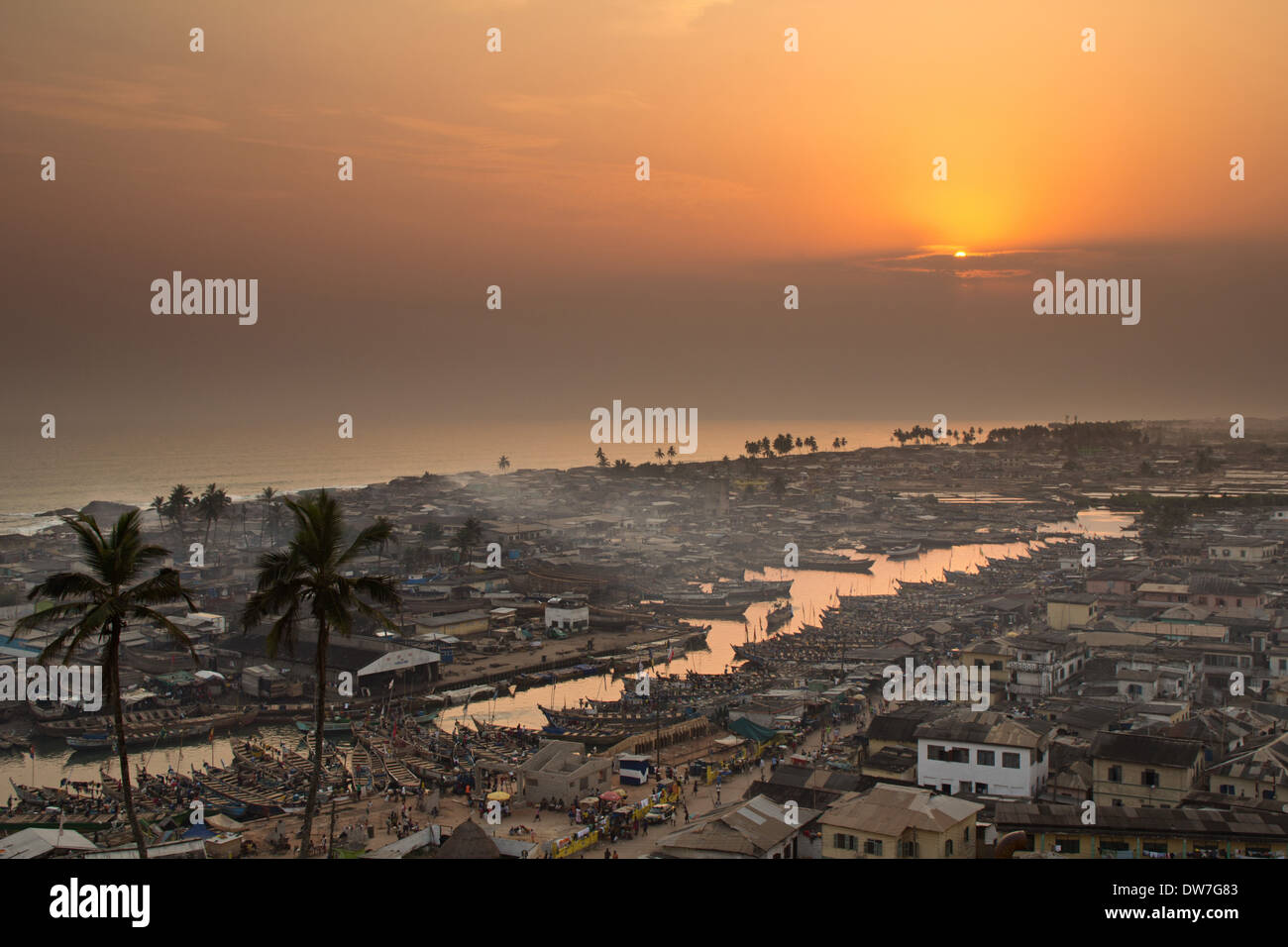 Elmina fishing harbour ghana hi-res stock photography and images - Alamy