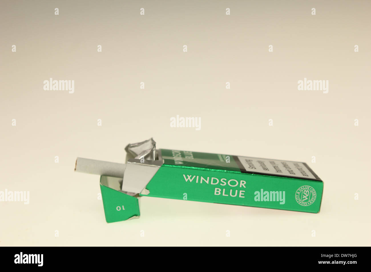 Menthol cigarette hi-res stock photography and images - Alamy