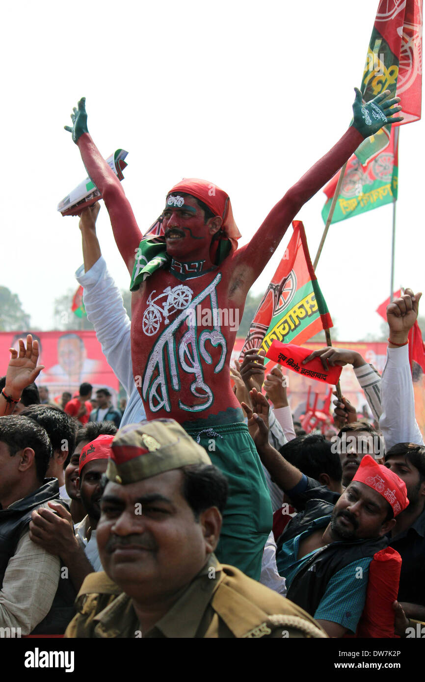 Samajwadi party supporter hi-res stock photography and images - Alamy