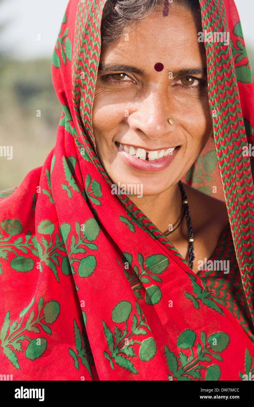 1 indian woman standing Stock Photo - Alamy