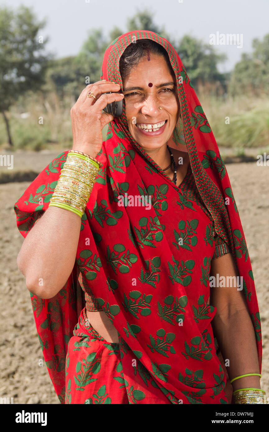 1 Indian woman talking with mobile Stock Photo - Alamy