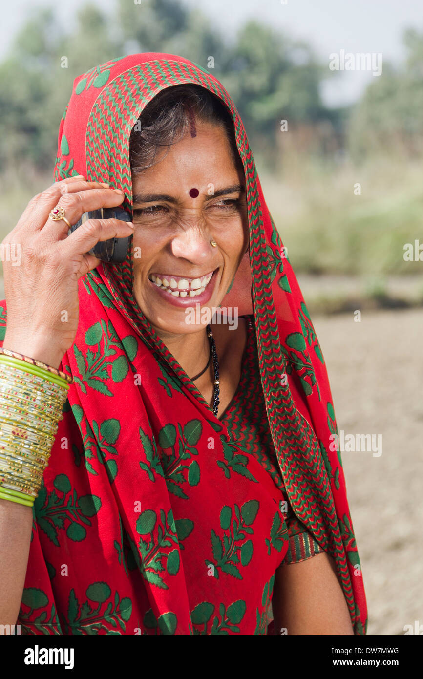 1 Indian woman talking with mobile Stock Photo - Alamy