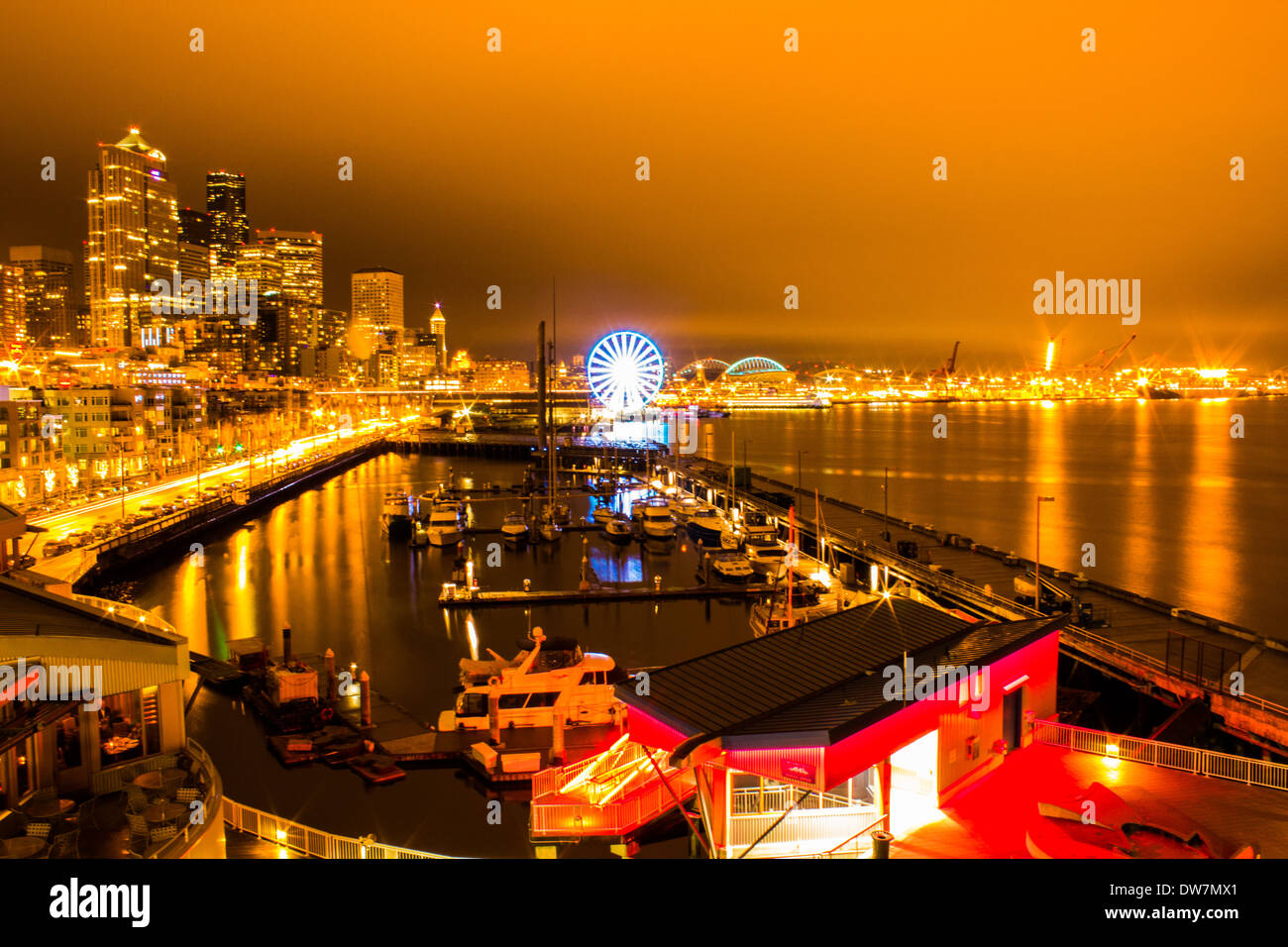 Seattle waterfront nightscape Stock Photo - Alamy