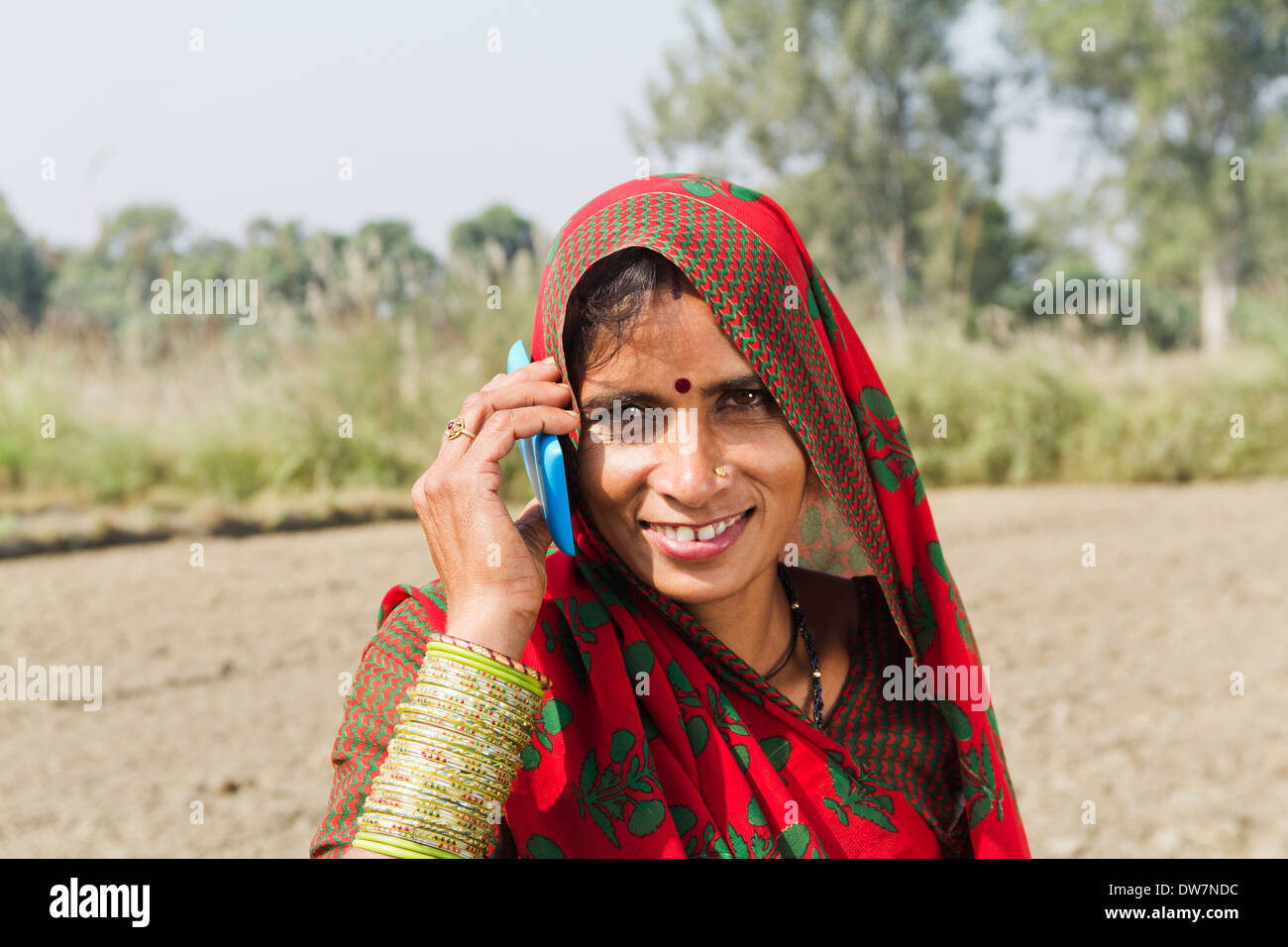 1 Indian woman talking with mobile Stock Photo - Alamy