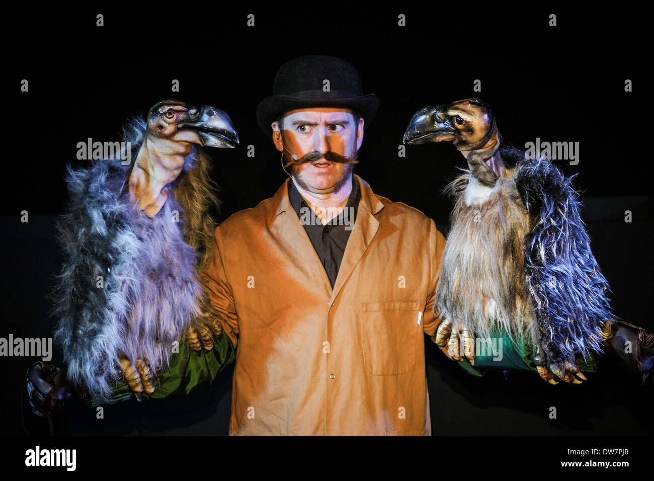 New Delhi, India. 2nd Mar, 2014. Ireland puppet artist Thomas Baker ...