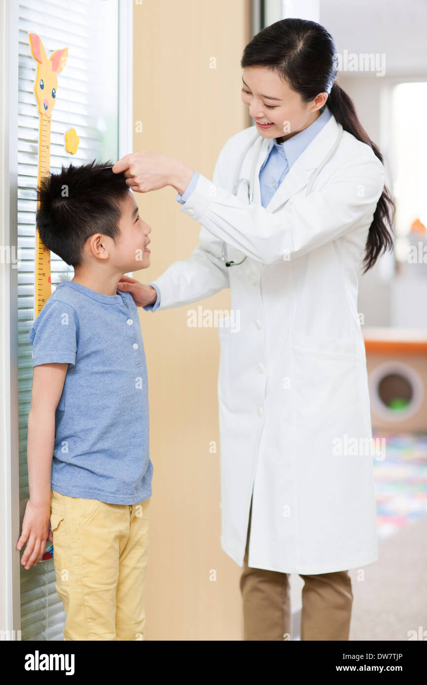 Doctor measuring boy's height Stock Photo - Alamy