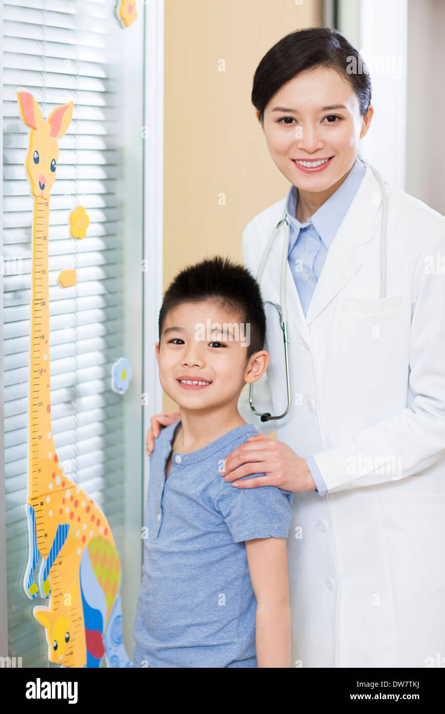 Doctor and boy in children's hospital Stock Photo - Alamy