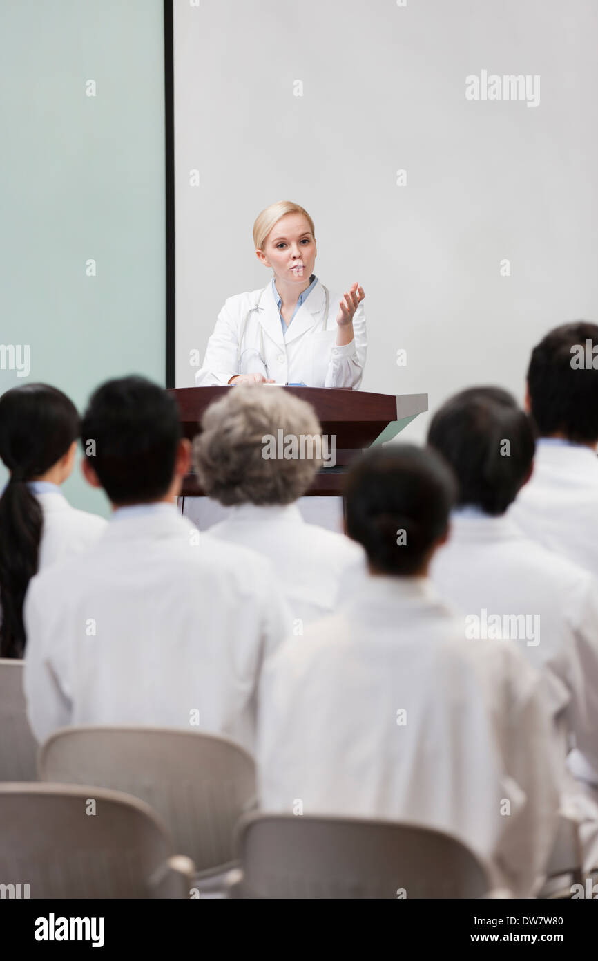 Female giving speech podium hi-res stock photography and images - Alamy