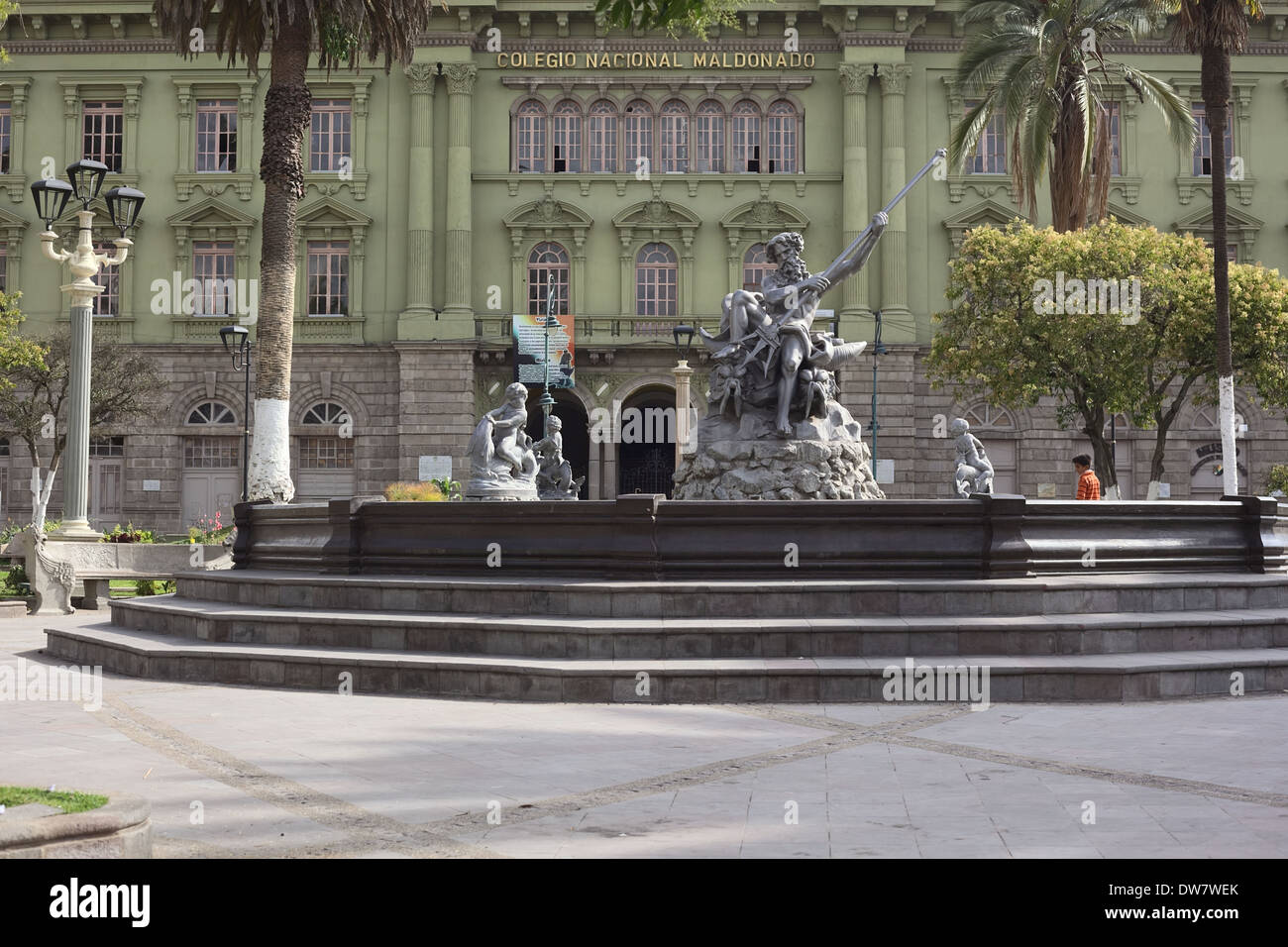 Parque Sucre with a fountain and the Colegio Nacional Maldonado in the ...