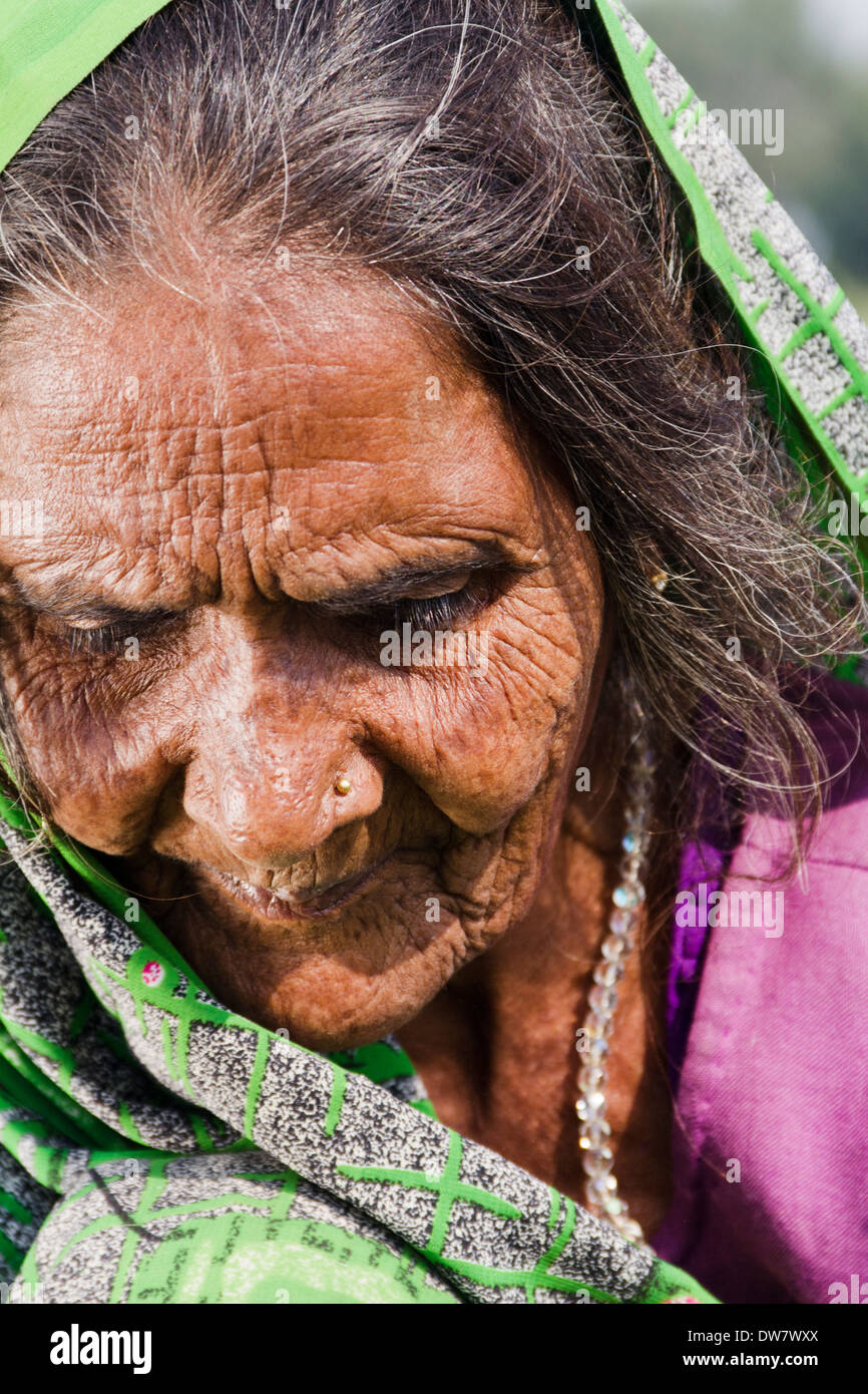 Indian woman 60 sari hi-res stock photography and images - Alamy