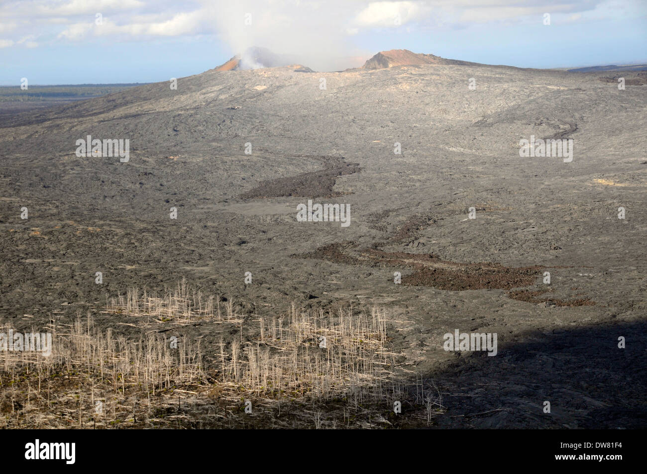 Aerial view of Puu Oo active vent in the Kilauea volcano crater, Hawaii ...