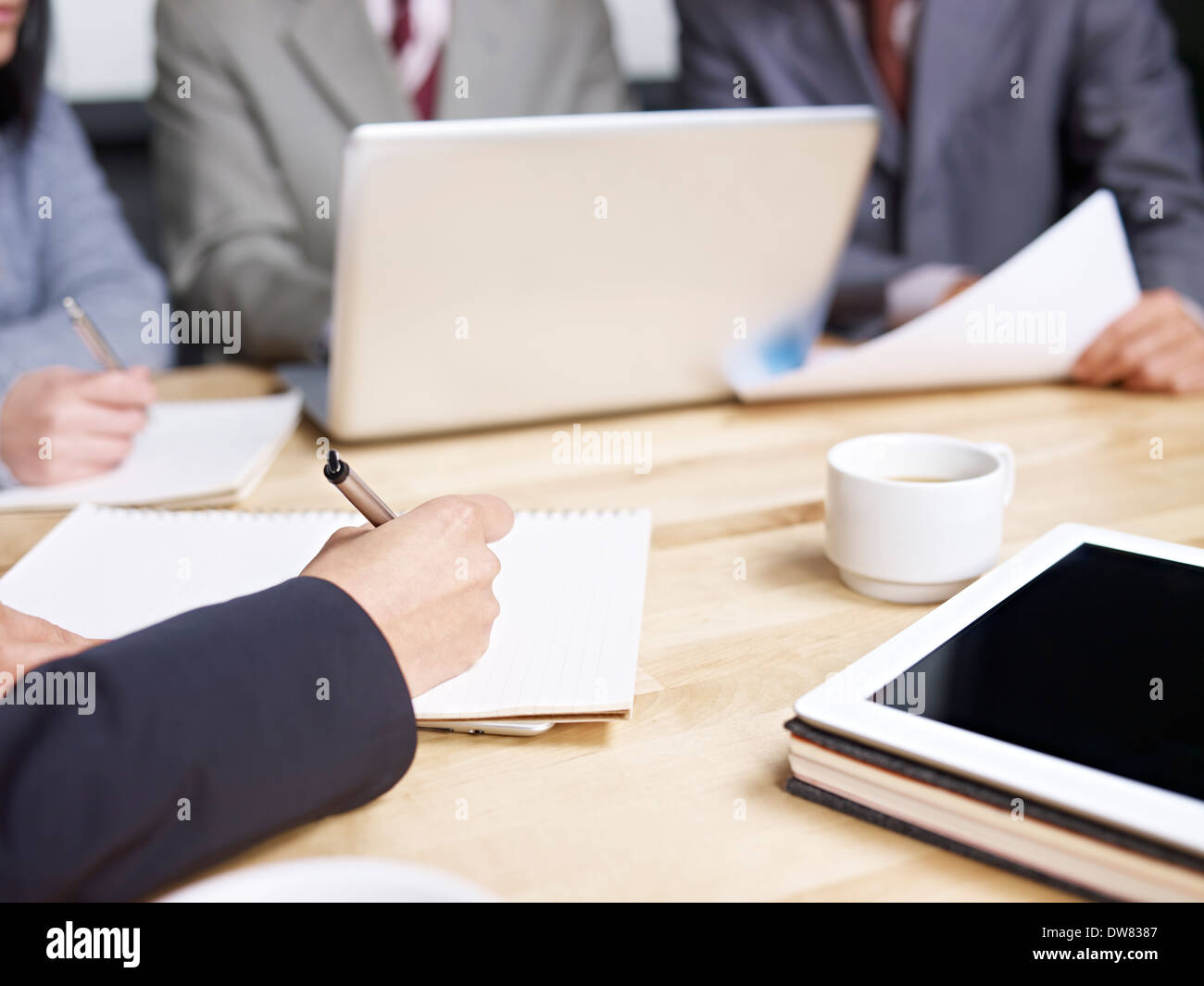 Business meeting office suit hi-res stock photography and images - Alamy
