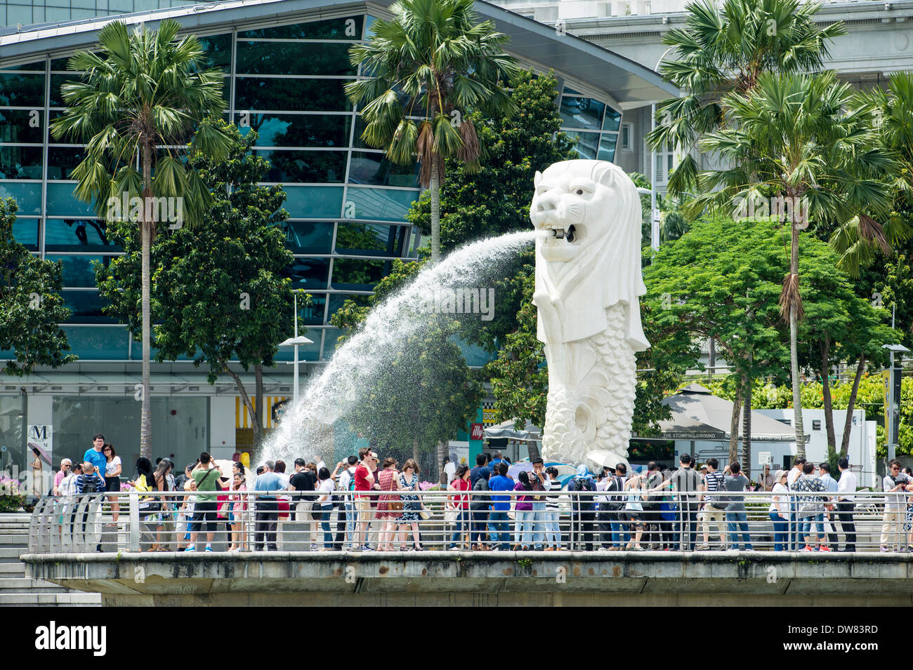Merlion Statue with fountain, Marina Bay, Singapore Stock Photo - Alamy