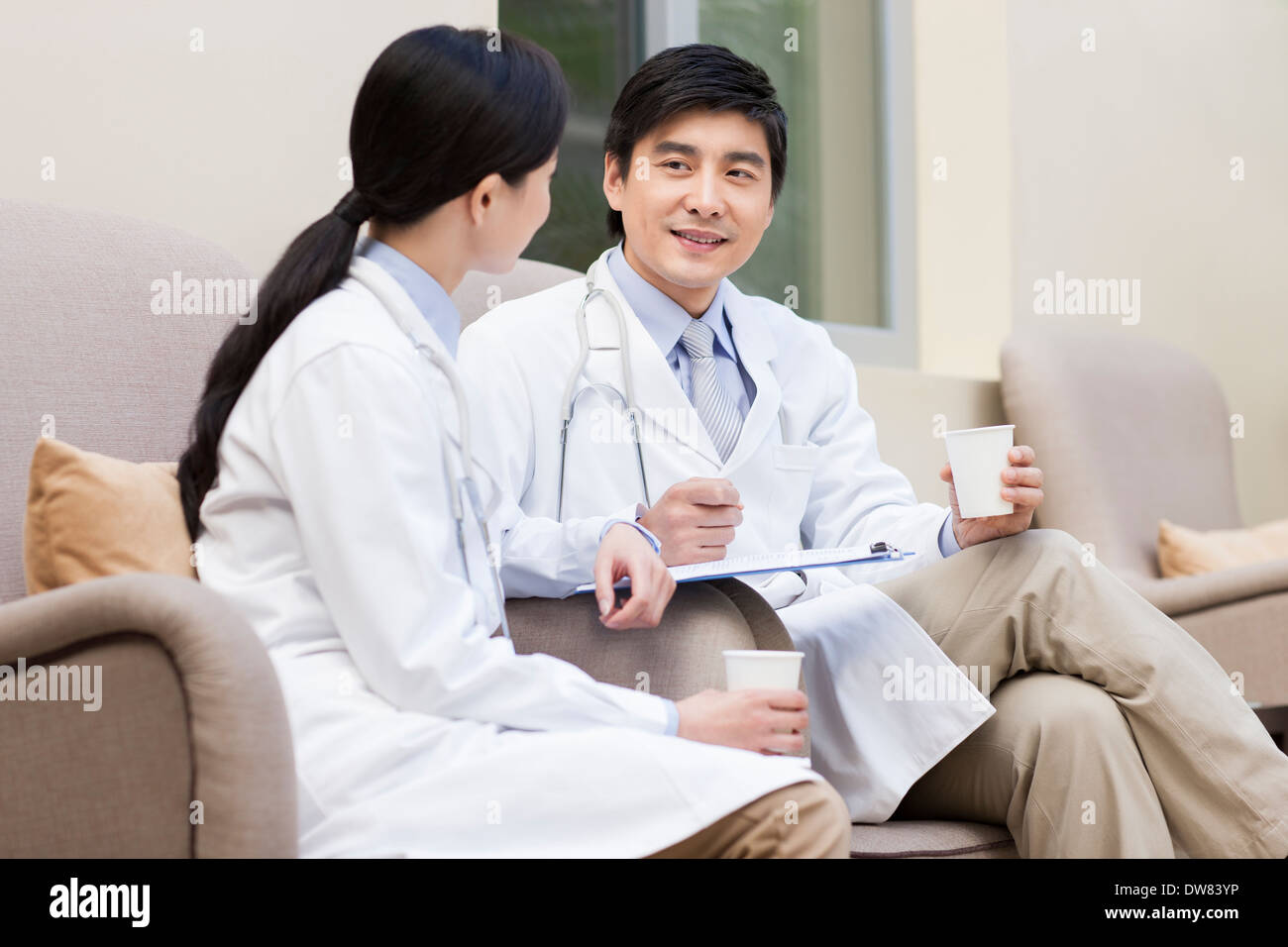 Doctors drinking coffee hi-res stock photography and images - Alamy