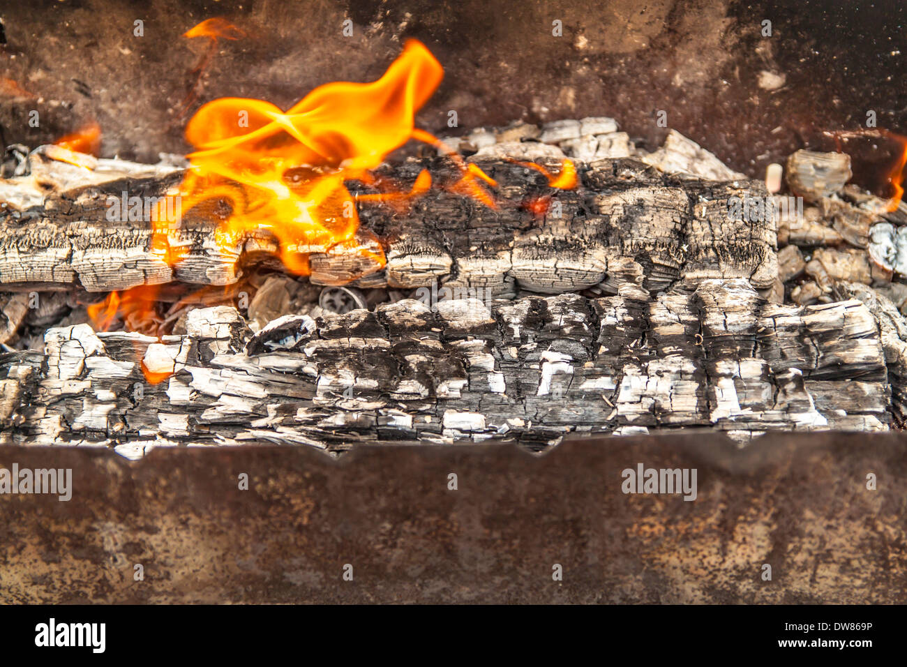 Dying fire hi-res stock photography and images - Alamy