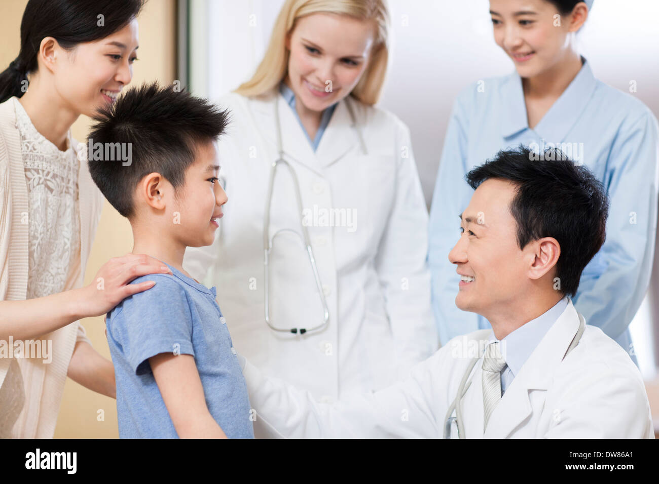 Young boy in doctor's office hi-res stock photography and images - Alamy
