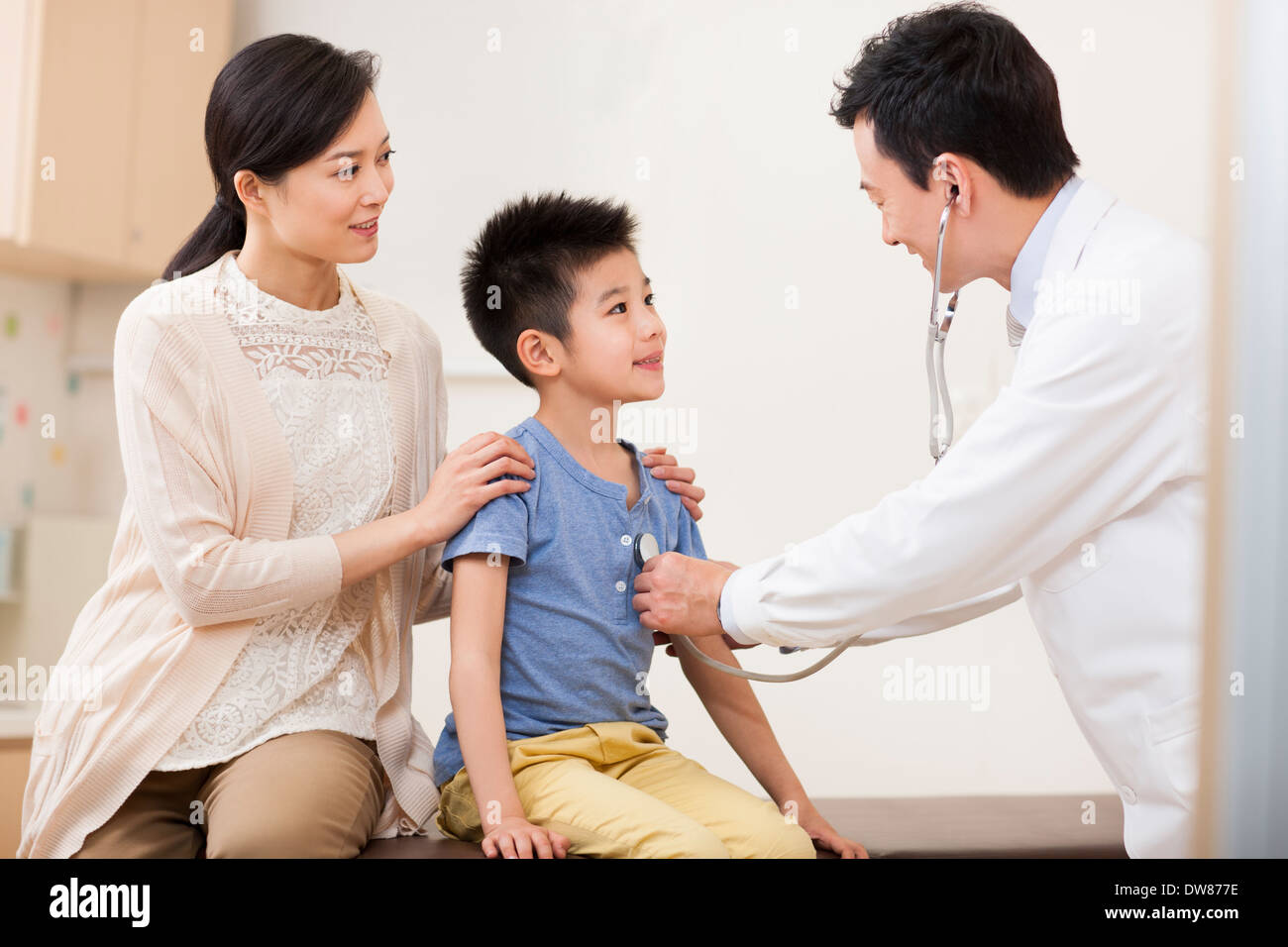 Doctor examining little boy with stethoscope Stock Photo - Alamy