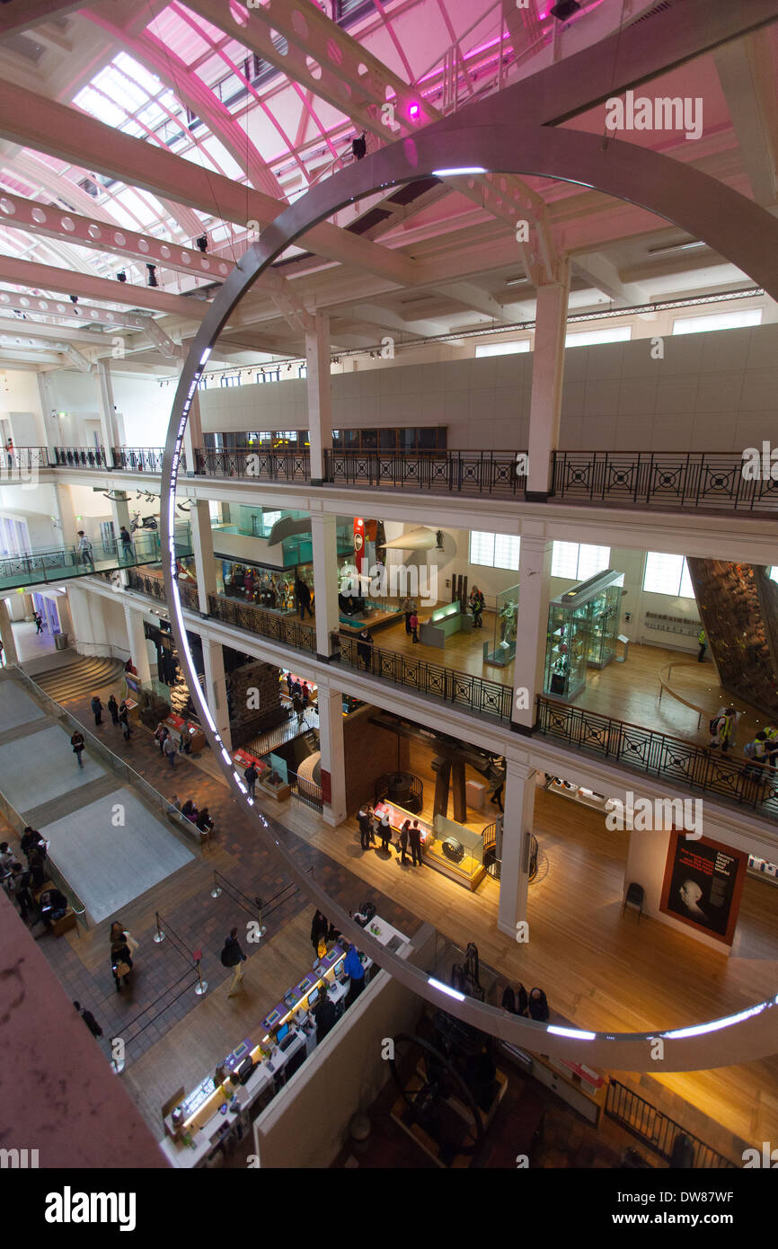 Science museum energy hall hi-res stock photography and images - Alamy