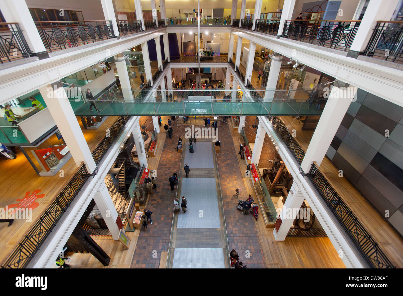 Science museum energy hall hi-res stock photography and images - Alamy