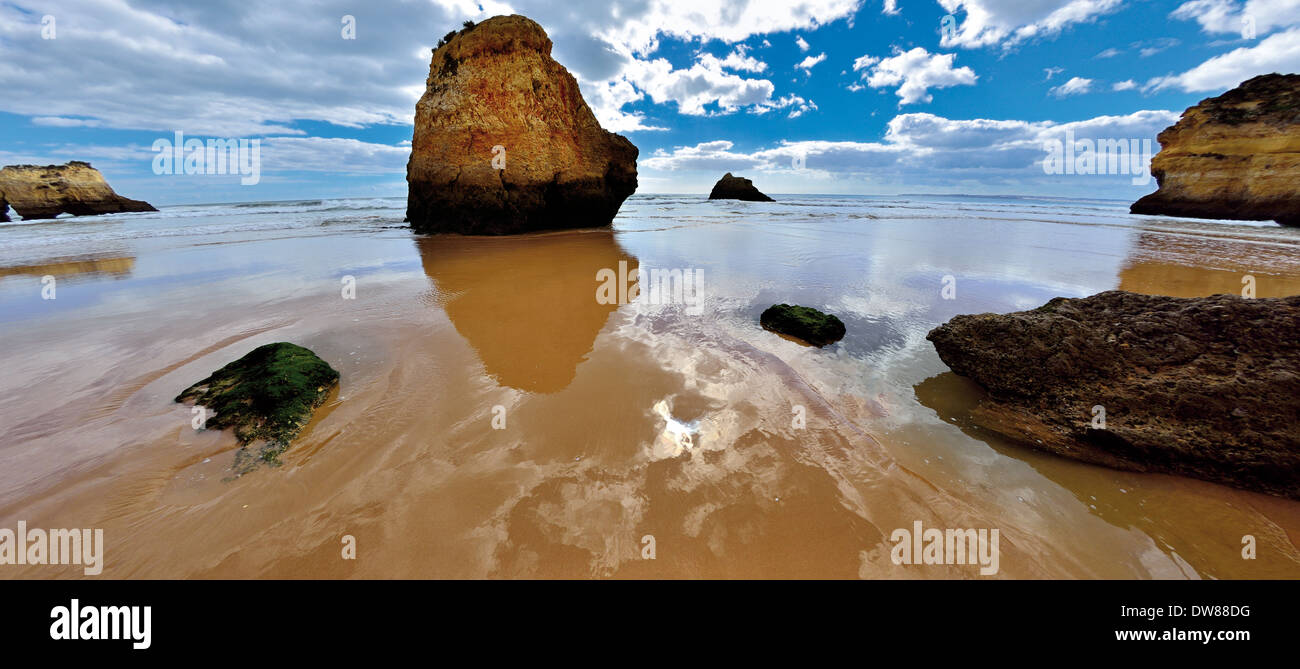 Portugal, Algarve: Waves and rocks at beach Prainha Stock Photo - Alamy