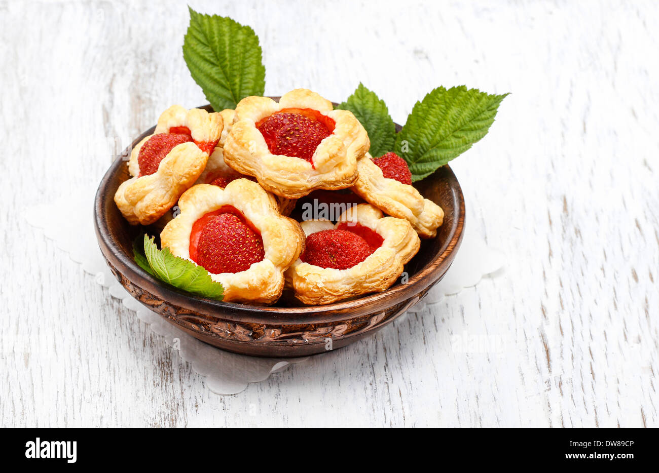 Puff pastry cookies filled with fresh strawberriesPuff pastry cookies ...