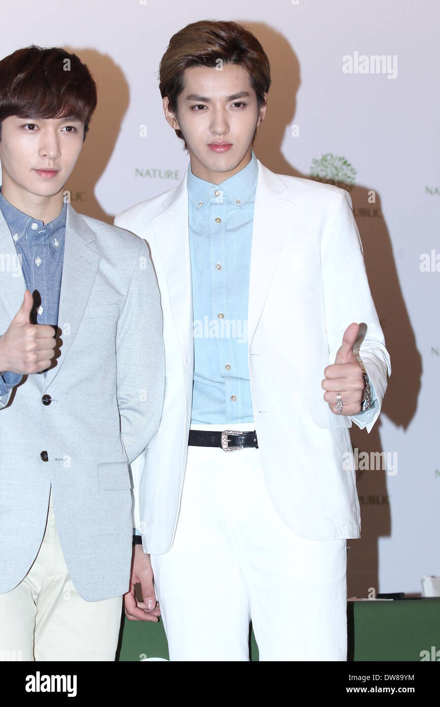 Exo boy band hi-res stock photography and images - Alamy