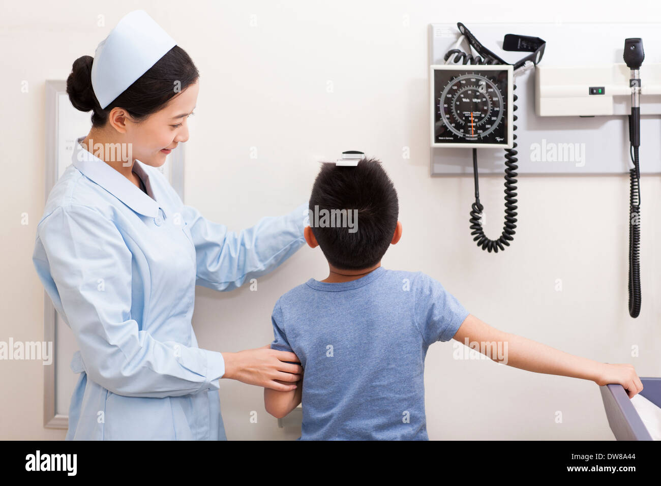 Nurse measuring height hi-res stock photography and images - Alamy