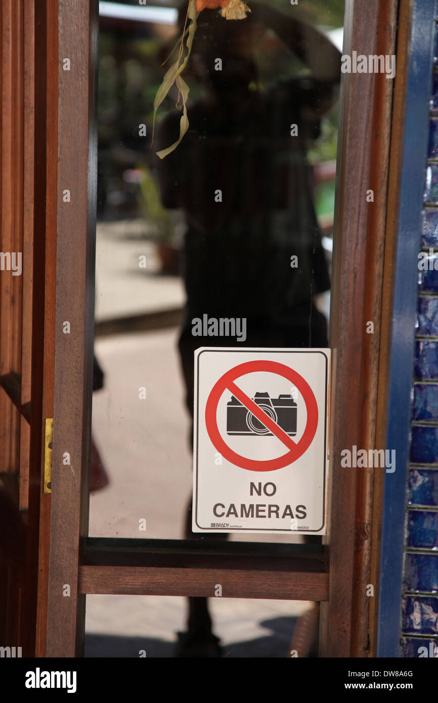No cameras, warning sign Stock Photo - Alamy
