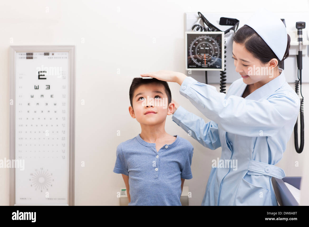 Nurse measuring height hi-res stock photography and images - Alamy