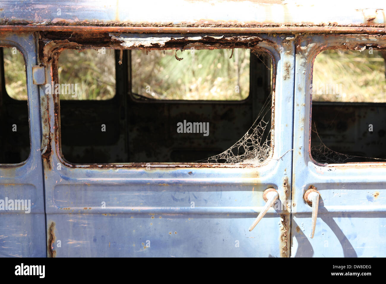 Vintage car rotting Stock Photo - Alamy