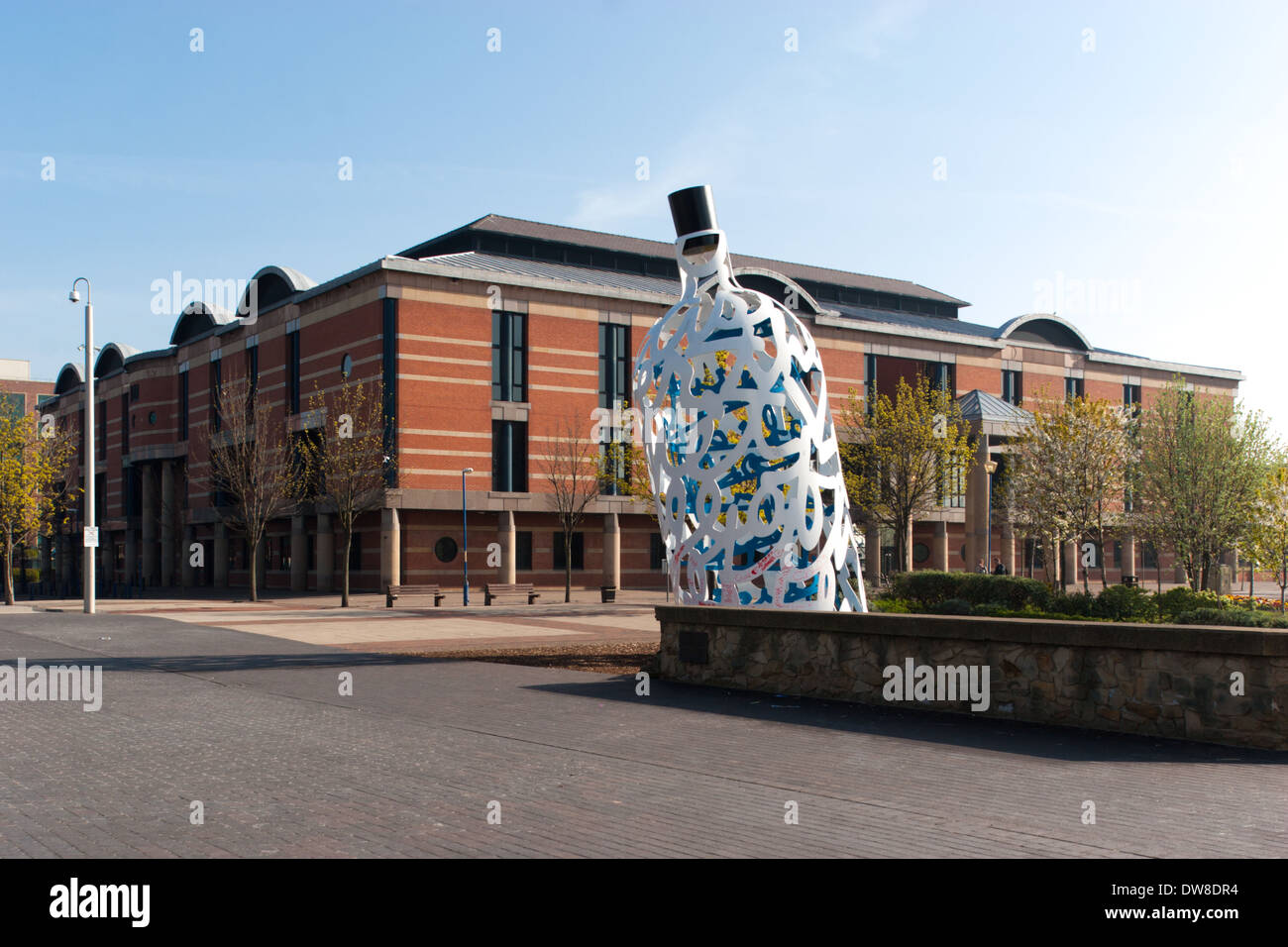 Crown Court and the sculpture Bottle of Notes in Middlesbrough ...