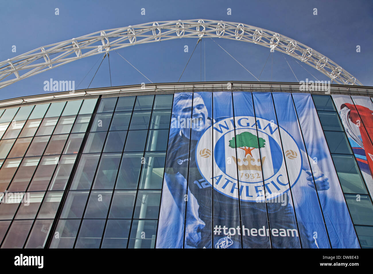 Wembley stadium arch hi-res stock photography and images - Alamy