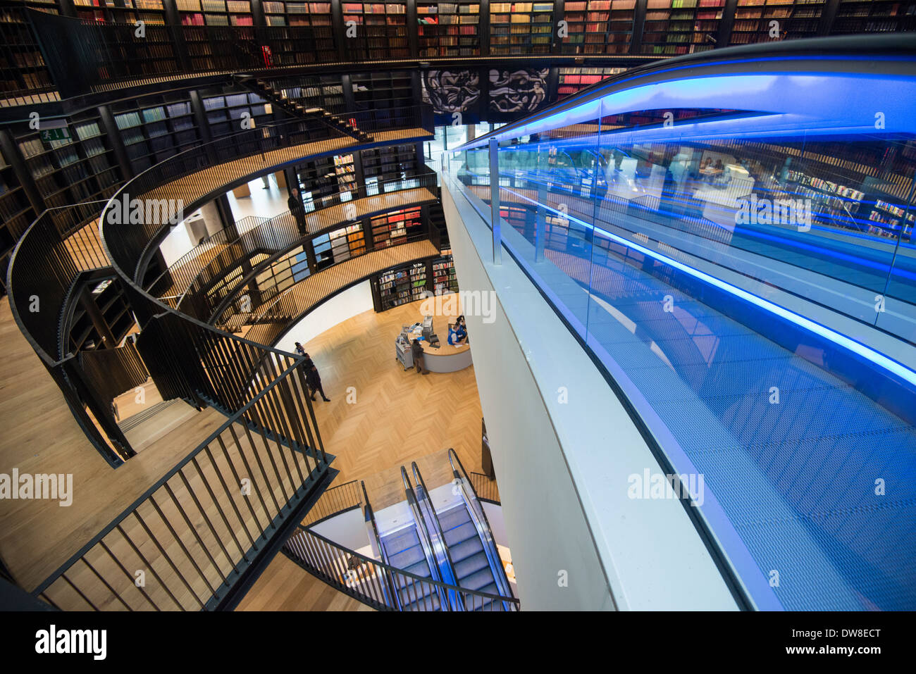 Birmingham library interior hi-res stock photography and images - Alamy