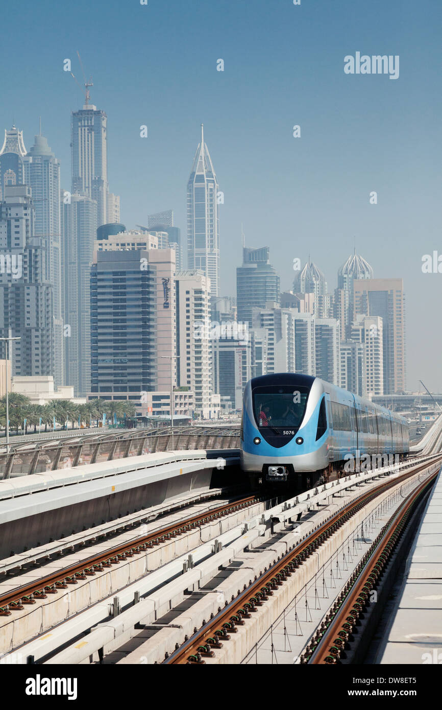 Dubai metro train in the Jumeirah Towers area, Dubai metro transport ...