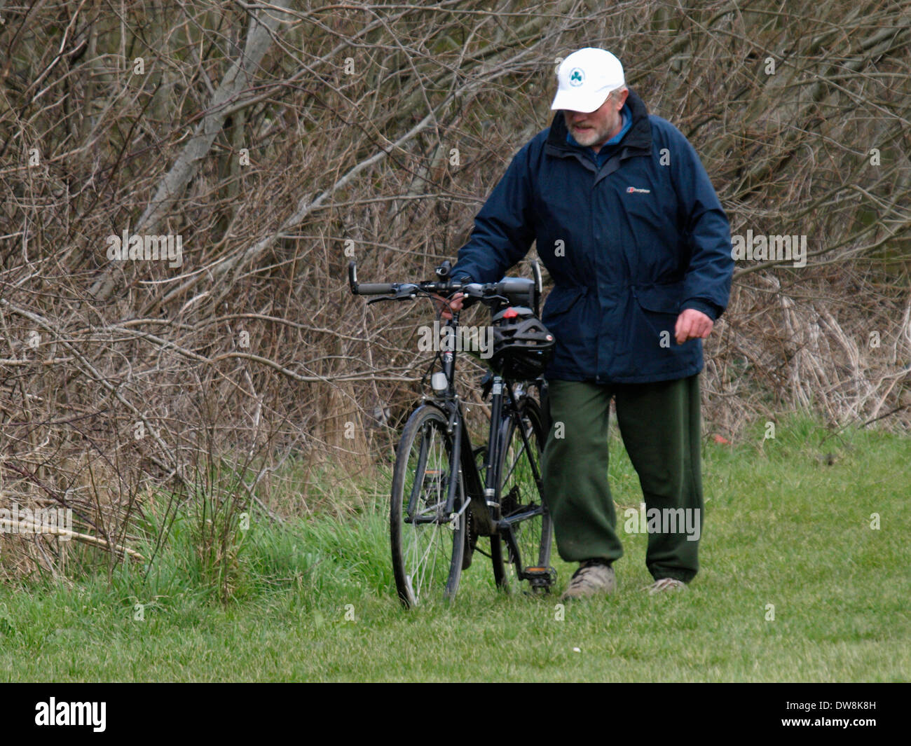 Old push bike hi-res stock photography and images - Alamy
