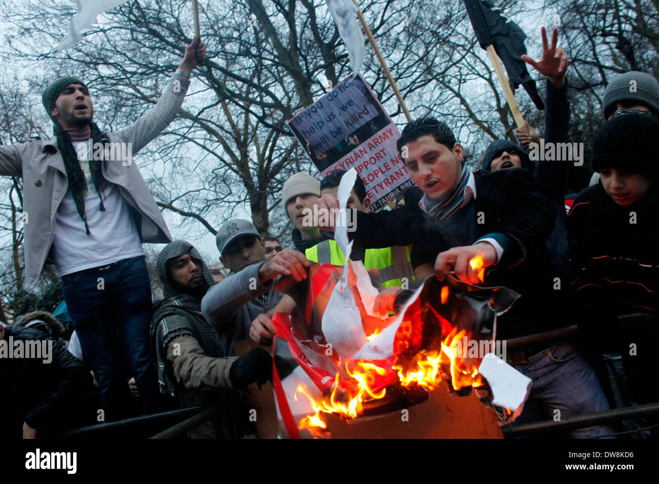 Syrian embassy london protest demonstration hi-res stock photography ...