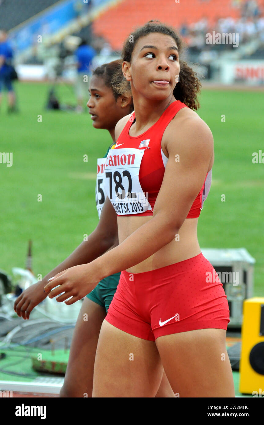 Junior women athletes olympic track hi-res stock photography and images ...