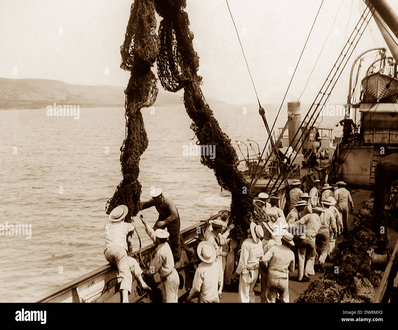 WW1 Gallipoli British sailors deploying submarine nets Stock Photo - Alamy