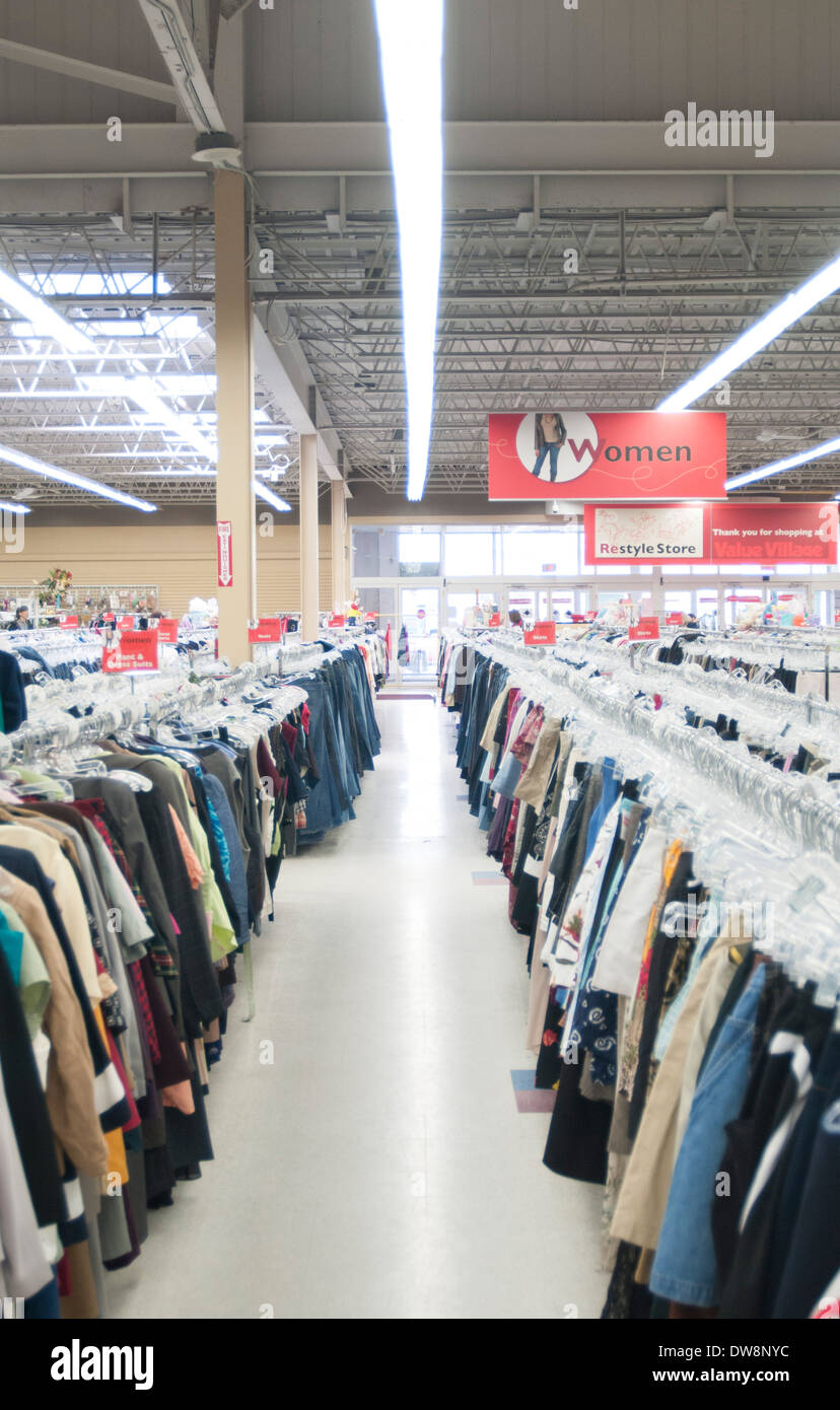 Racks Of Clothing Store High Resolution Stock Photography and Images ...