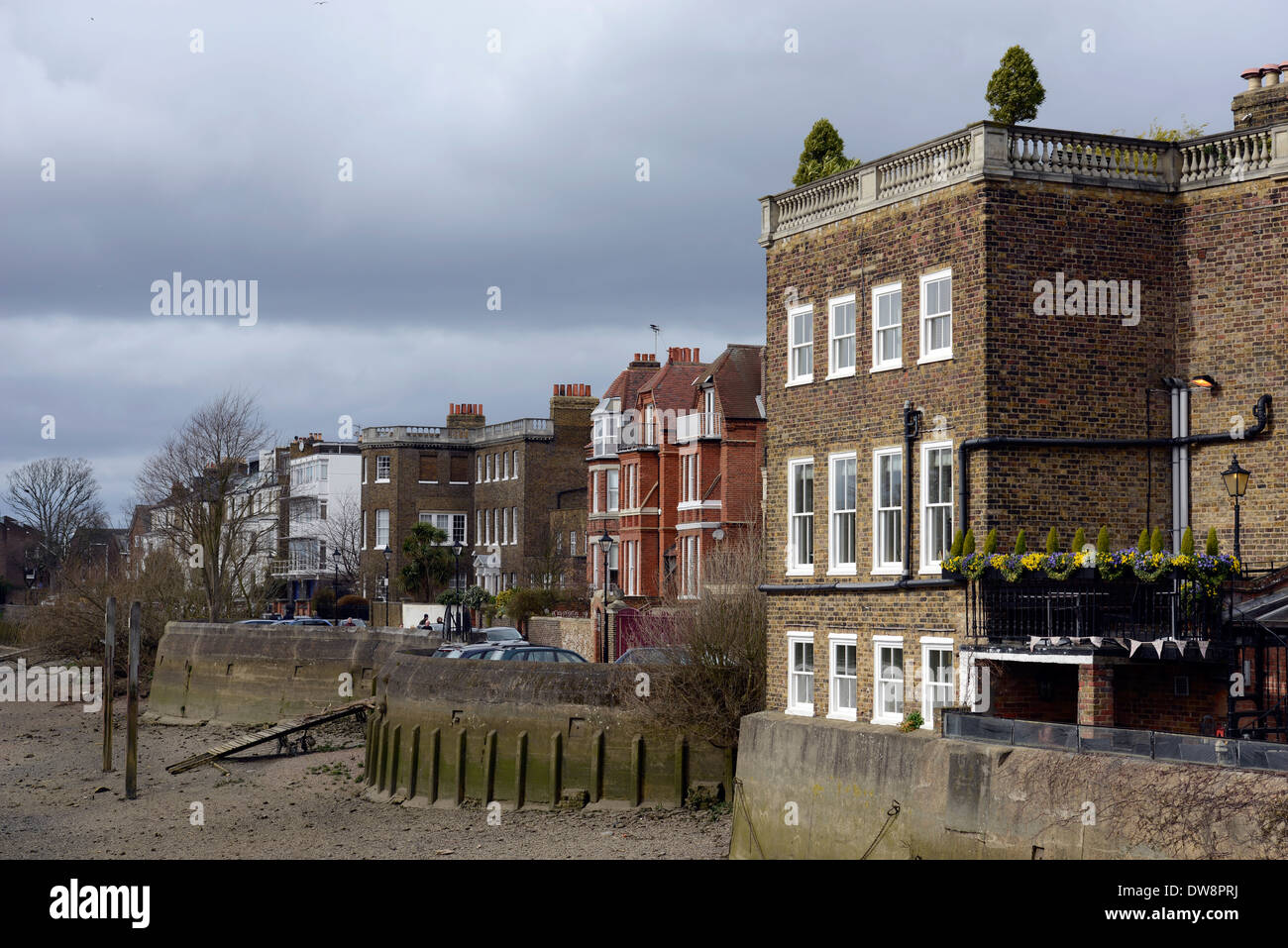 Hammersmith riverside buildings Stock Photo - Alamy