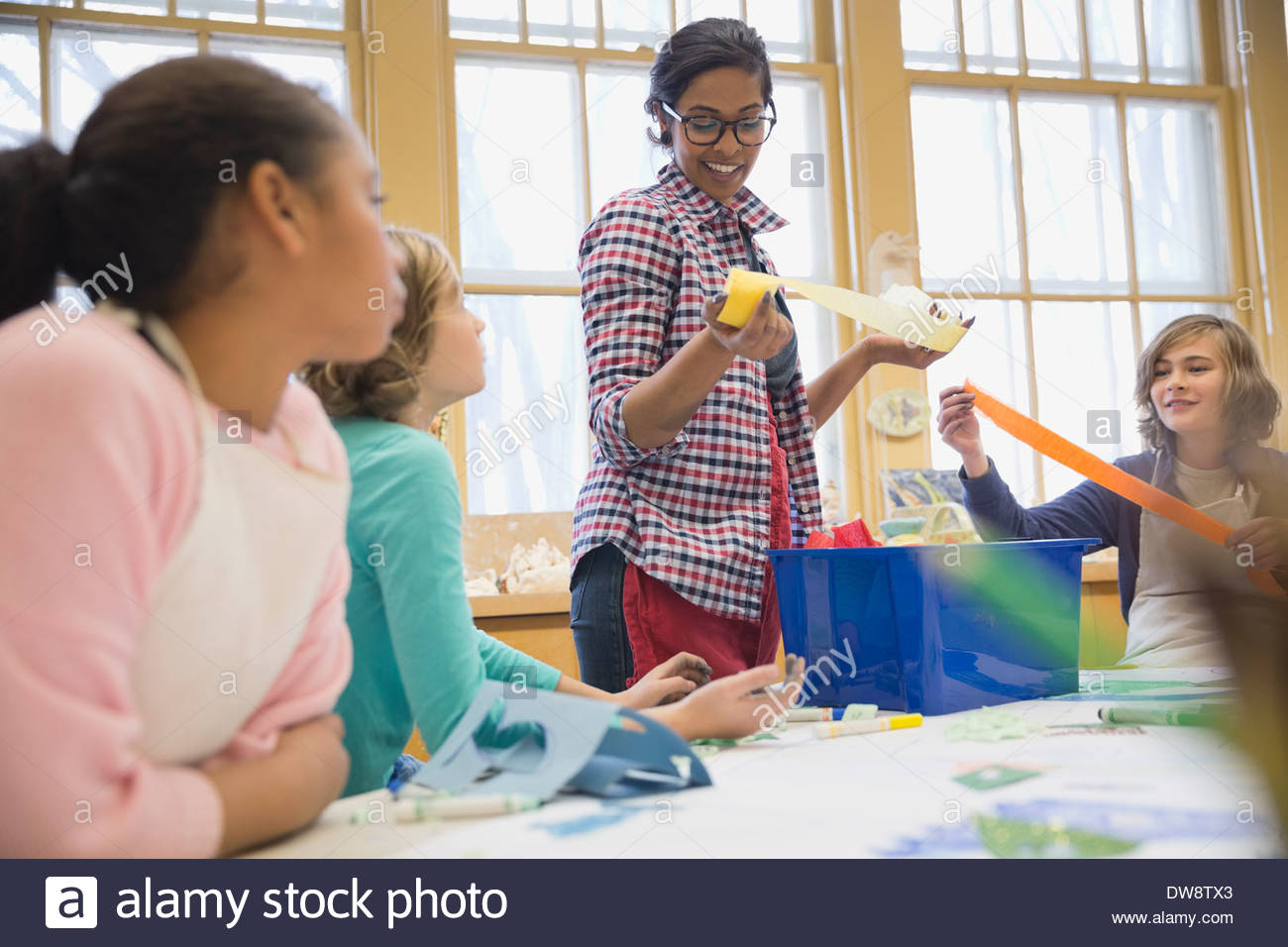 Teacher assisting students hi-res stock photography and images - Alamy