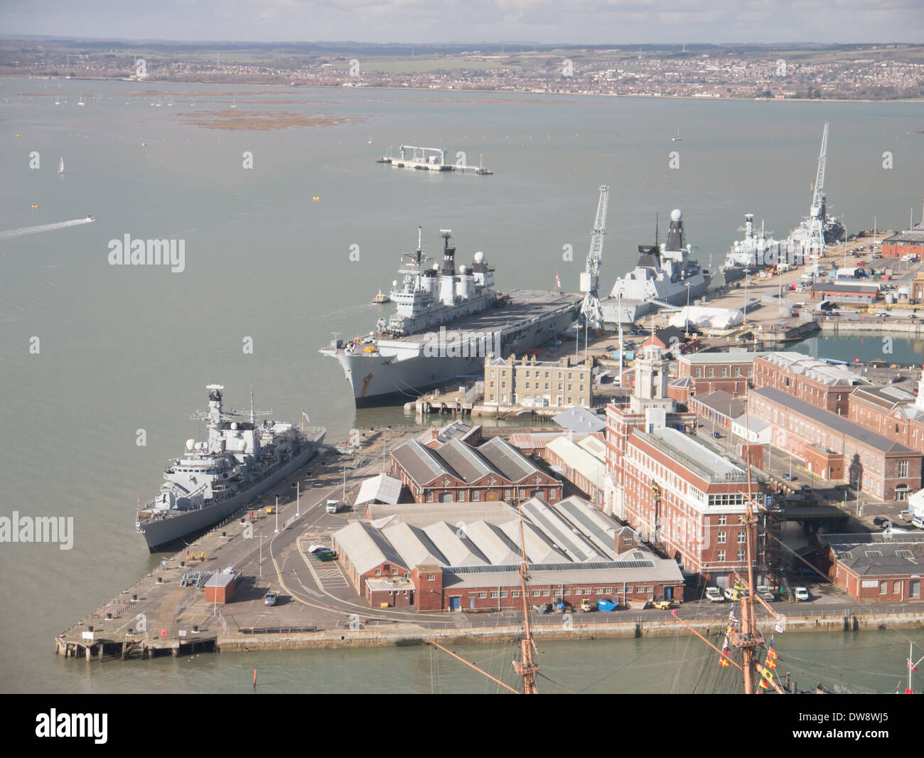 Navy dockyard hi-res stock photography and images - Alamy