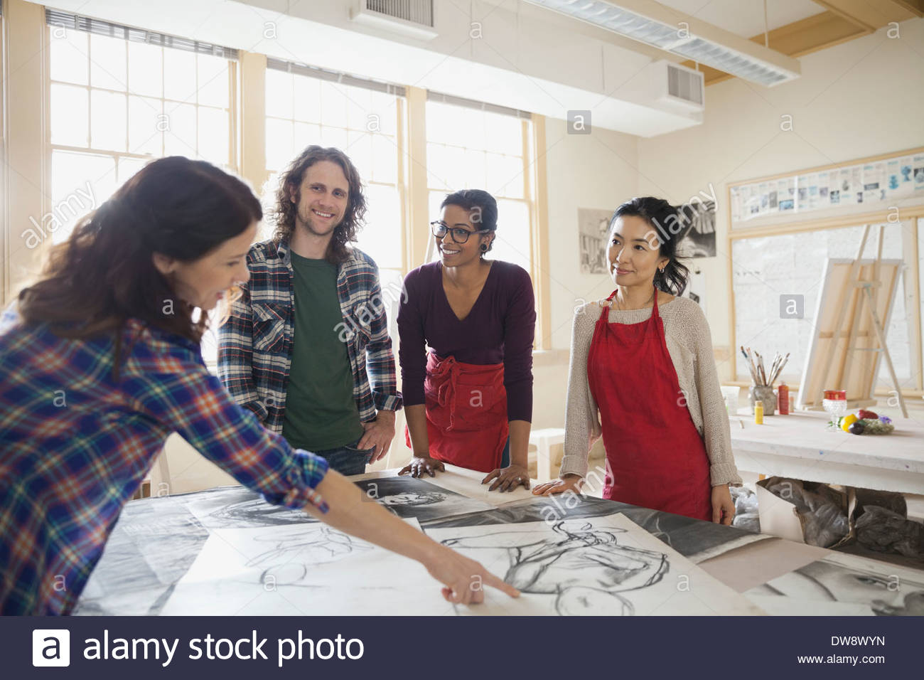Drawing class charcoal hi-res stock photography and images - Alamy