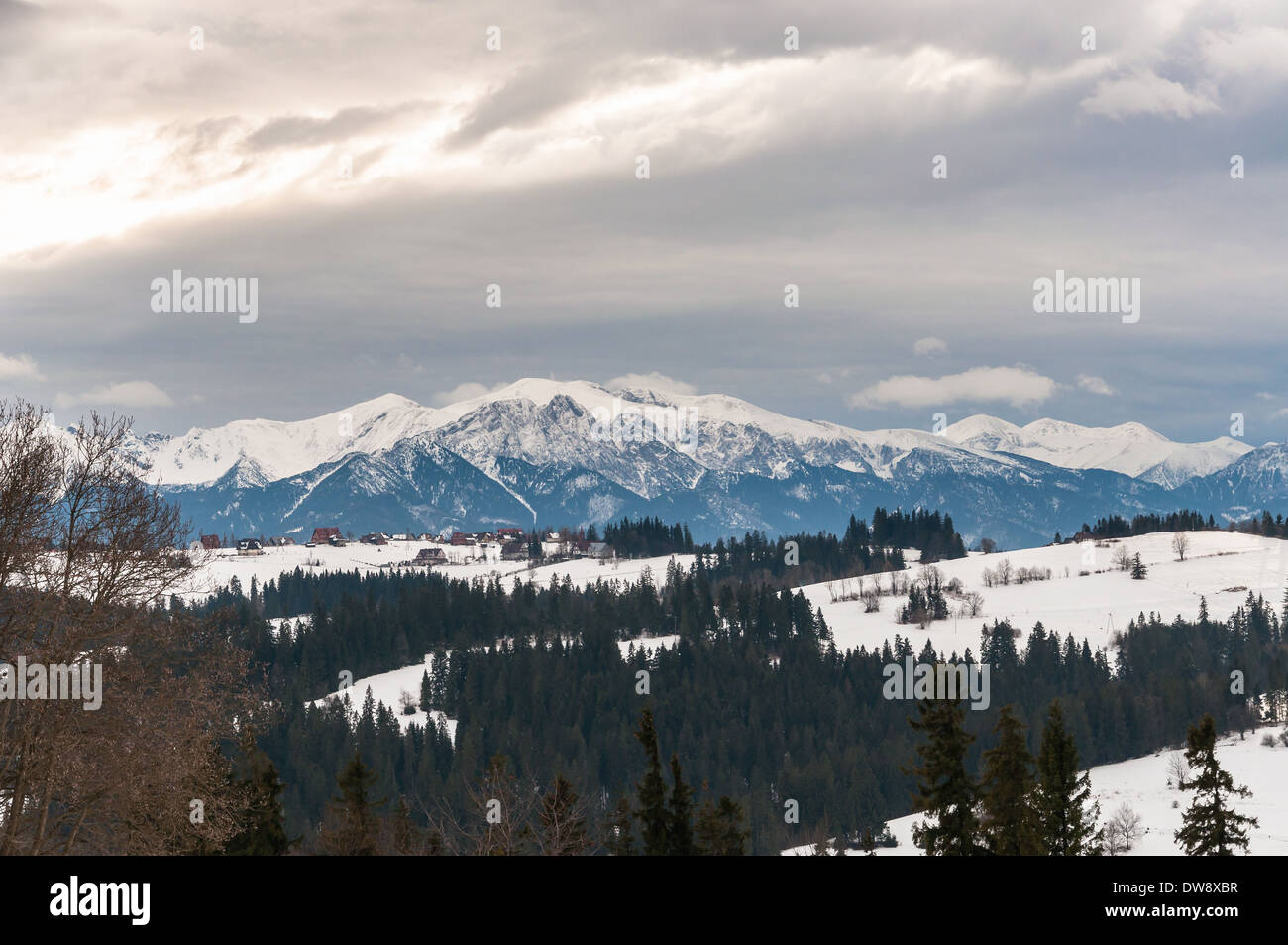 Cloudy mountains winter hi-res stock photography and images - Alamy