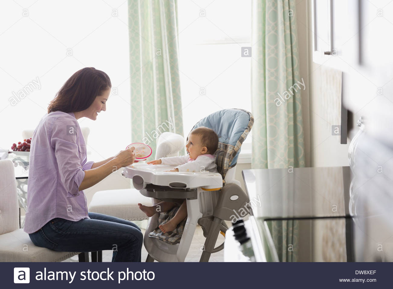 Feeding baby girl hi-res stock photography and images - Alamy